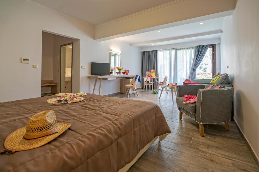 Lagomandra Beach Hotel - ZNAK Travel